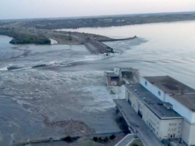 Collapse of critical Ukrainian dam sparks region-wide evacuations. Here ...