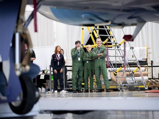 Virgin Galactic launches first paying customers to the edge of space