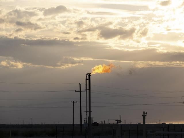 The 'world's largest' vacuum to suck climate pollution out of the air ...