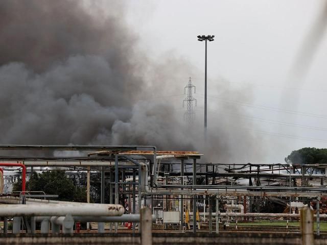 At least two killed and four missing in explosion at Italian gas refinery