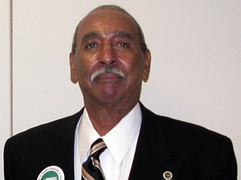 Former Warren commissioner dies