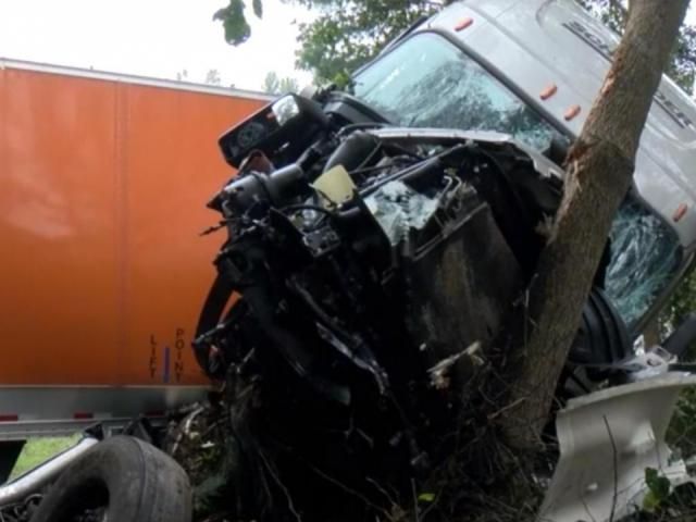 Rookie driver crashes new tractor-trailer into tree along I-95 in ...