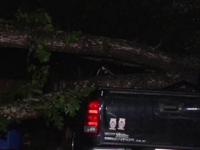 Triangle residents, travelers feeling hurricane strain as Helene moves in