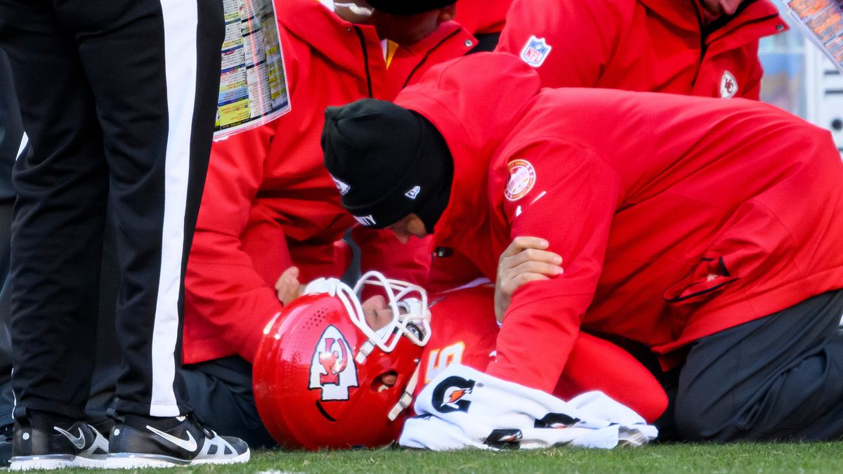Chiefs' Patrick Mahomes begins rehab after knee surgery with eye on ...