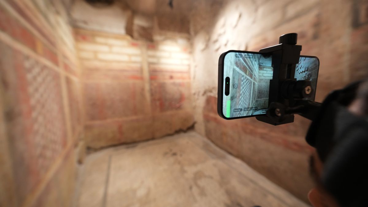 Ancient Rome meets modern technology as tourists visit restored, frescoed home via livestream ...