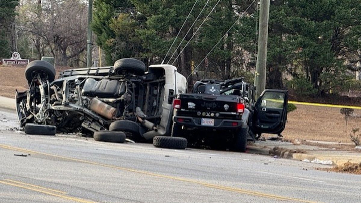 Fayetteville police identify man who died in car crash, two injured ...