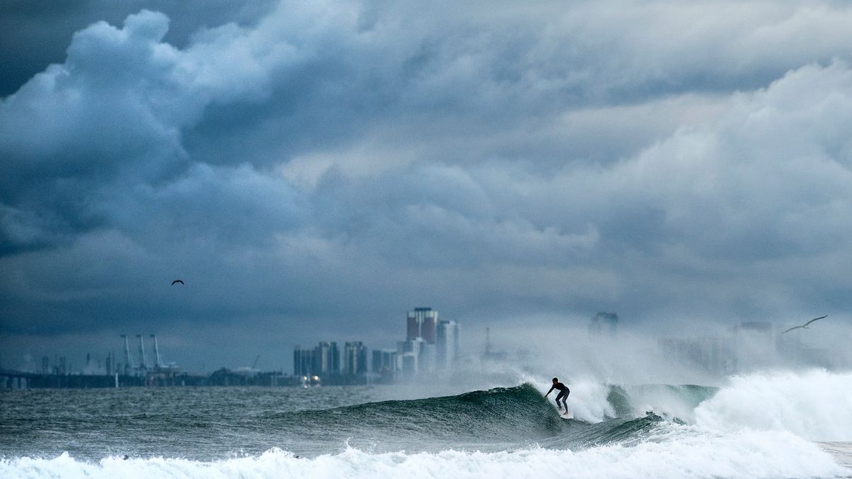 Lingering thunderstorms bring flooding risk after atmospheric river ...