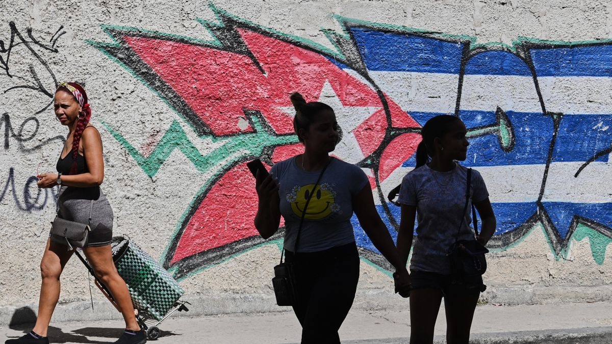 Cuba pushes through sweeping free-market reforms in biggest economic ...