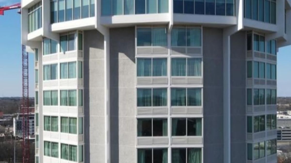 Iconic round Raleigh Holiday Inn to transform, won't be torn down ...