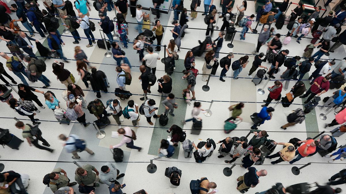 Man in Texas is accused of using a fake boarding pass to get on a ...