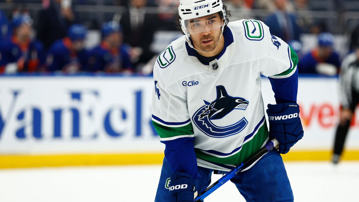 Kiefer Sherwood has hat trick as Canucks beat Islanders 4-1 for 3rd ...